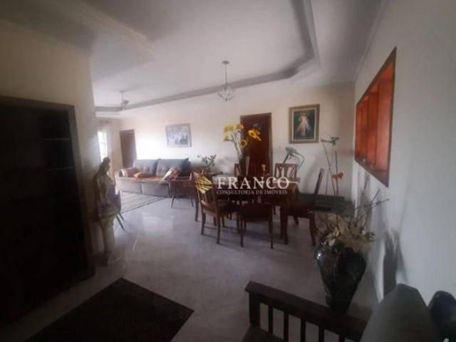 Casa com 3 dormitórios e pontos comerciais, 646,17m² Centro Tremembé/SP