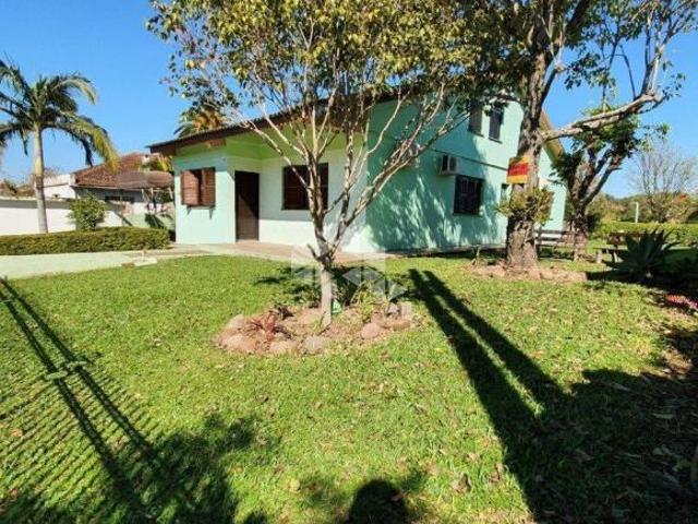 Casa com 3 dormitórios e pátio amplo