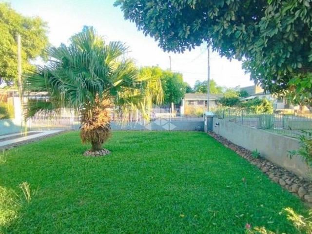Casa com 3 dormitórios e pátio grande em Santa Cruz do Sul