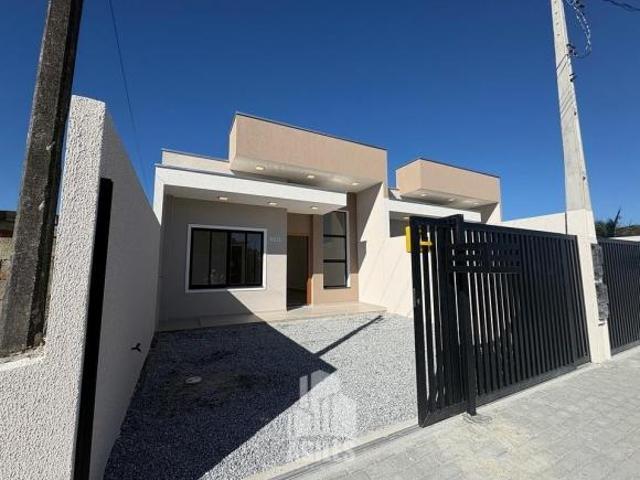 Casa com 3 dormitórios e piscina