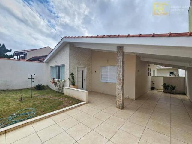 Casa com 3 dormitórios e piscina á venda Josedy Peruíbe/SP