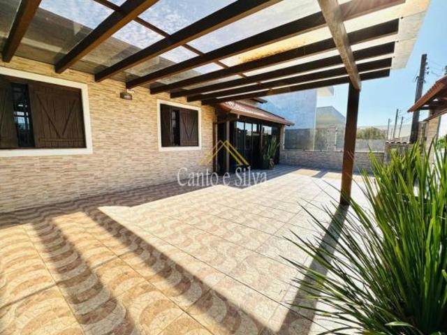 Casa com 3 dormitórios e piscina em Atlântida Sul