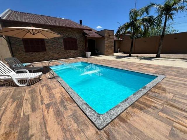 Casa com 3 dormitórios e piscina em Esteio