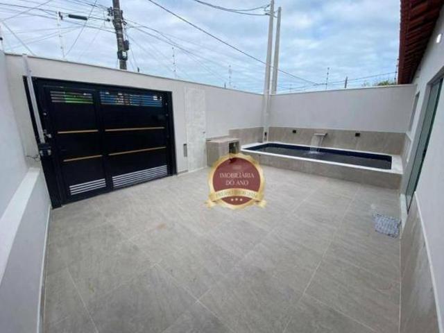 Casa com 3 dormitórios e piscina lado praia em Mongaguá