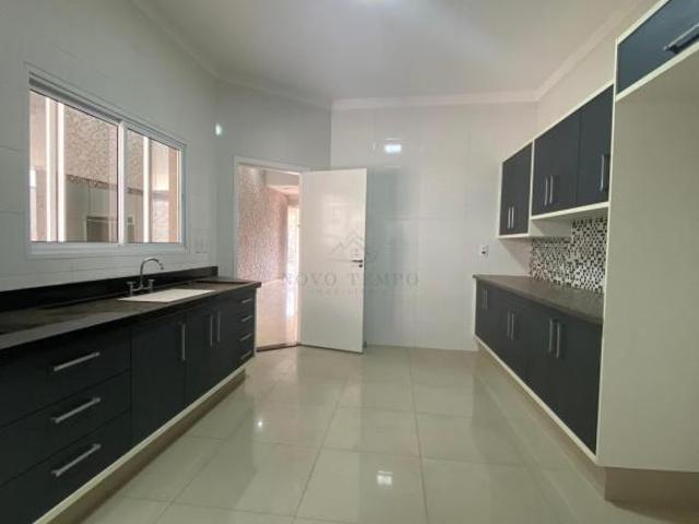 Casa com 3 dormitórios e piscina no Village Damha 1 – São José do Rio Preto