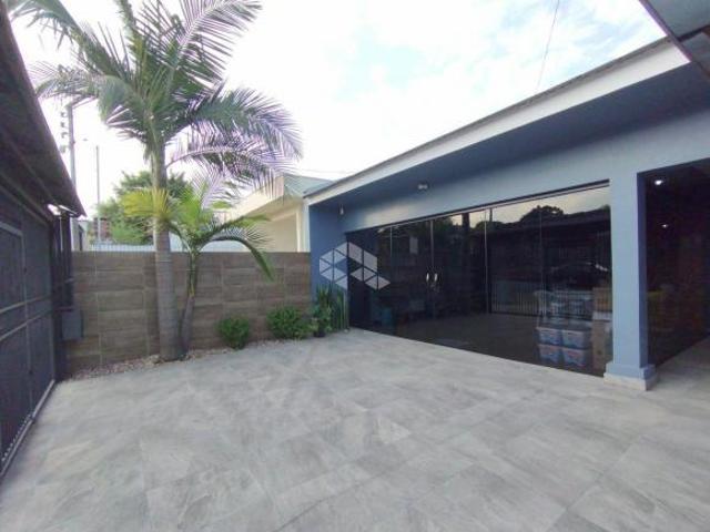 Casa com 3 dormitórios e piscina no Ana Nery