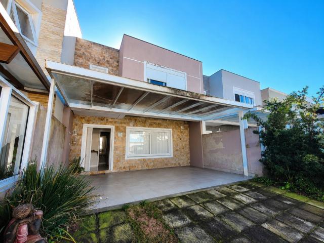 Casa com 3 Dormitórios e Piscina no Lagos de Ipanema