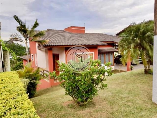 Casa com 3 dormitórios e terreno amplo 1050m², vista lago, condomínio Capital Ville Cajamar