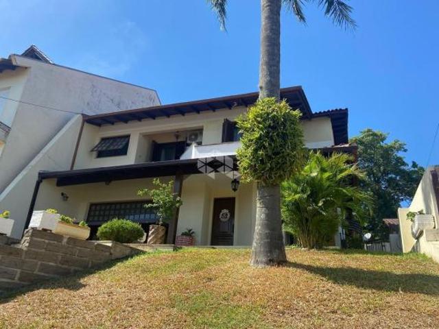 CASA COM 3 DORMITÓRIOS E UMA SUÍTE MASTER EM SANTA CRUZ DO SUL