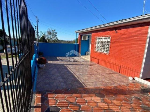 Casa com 3 dormitórios e uma suíte no bairro Florescente