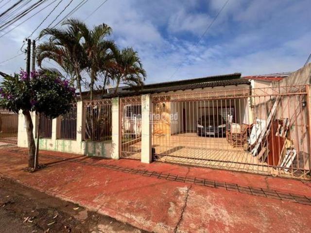 Casa com 3 Dormitórios, Edícula e Amplo Quintal no Jardim Sabará I