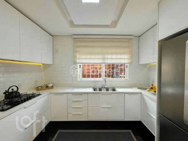 Casa com 3 dormitórios em Canoas