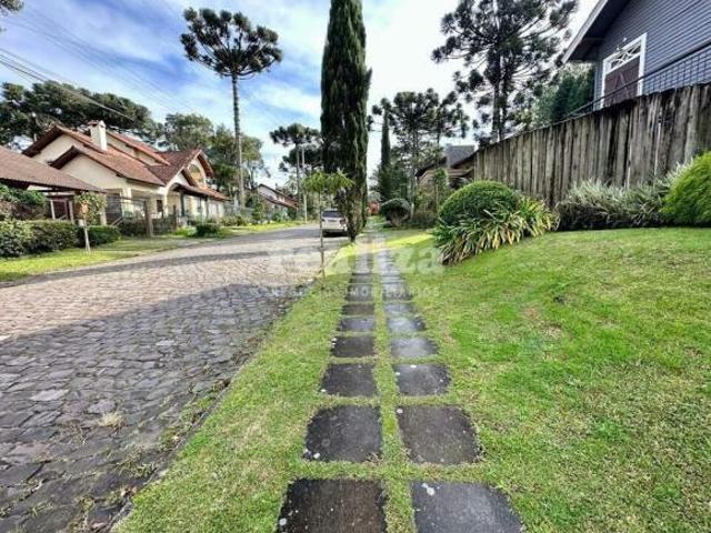 CASA COM 3 DORMITÓRIOS EM CANELA