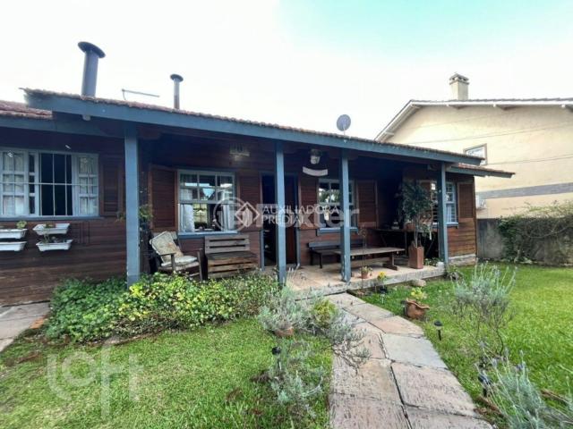 Casa com 3 dormitórios em Canela