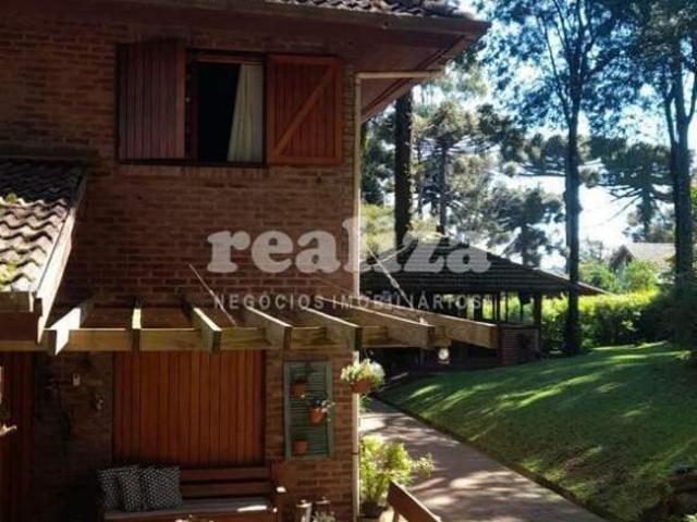 CASA COM 3 DORMITÓRIOS EM CANELA