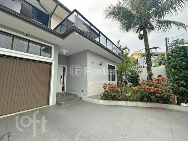Casa com 4 dormitórios em Florianópolis