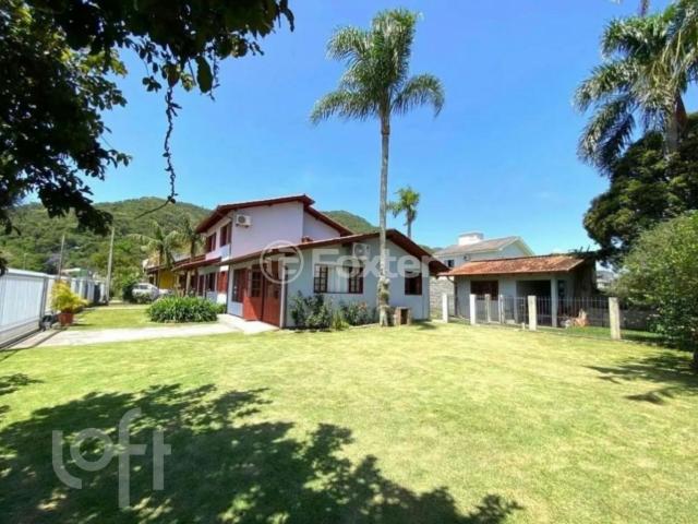 Casa com 3 dormitórios em Florianópolis