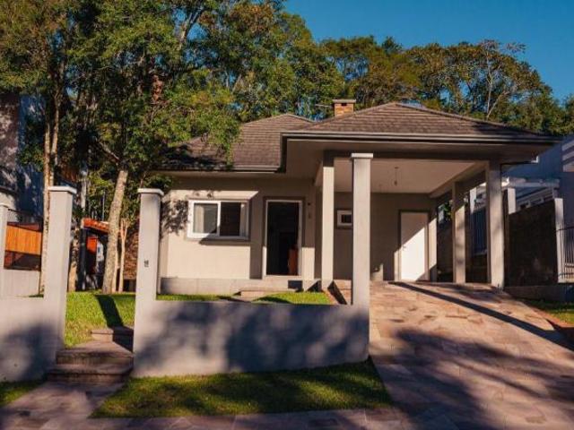 CASA COM 3 DORMITÓRIOS EM GRAMADO