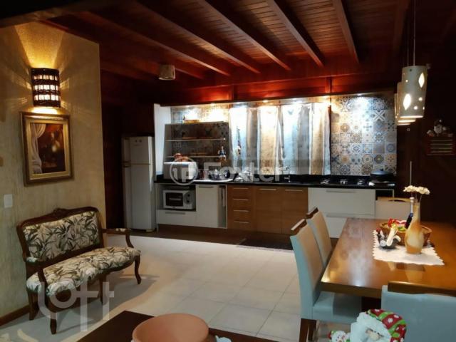 Casa com 3 dormitórios em Palhoça