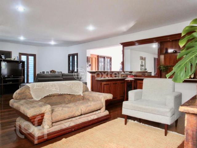 Casa com 3 dormitórios em Porto Alegre