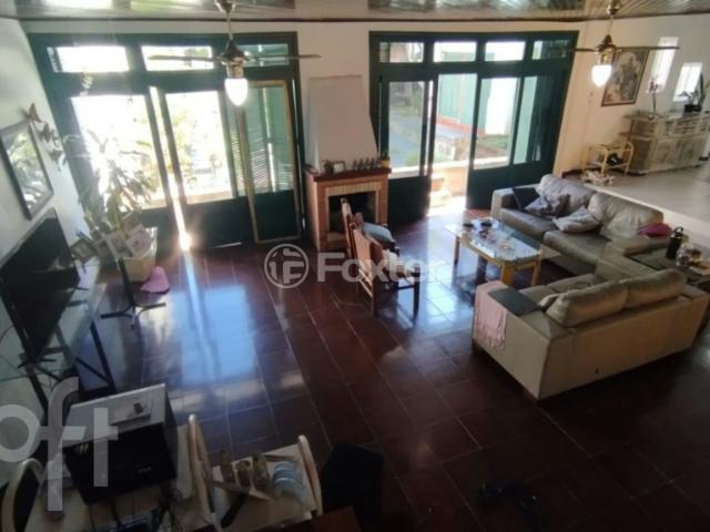 Casa com 3 dormitórios em Porto Alegre