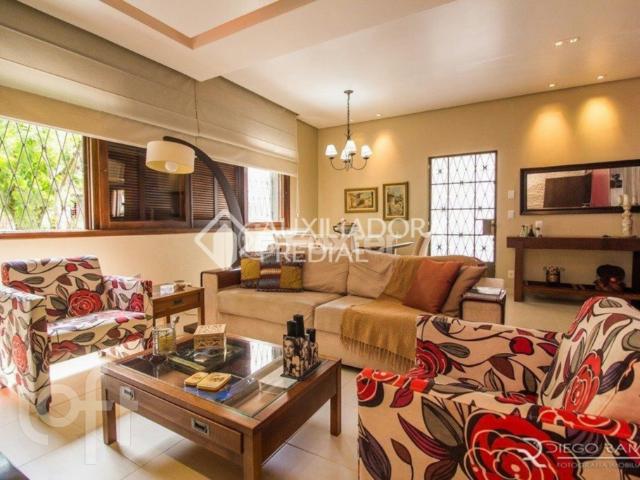 Casa com 3 dormitórios em Porto Alegre