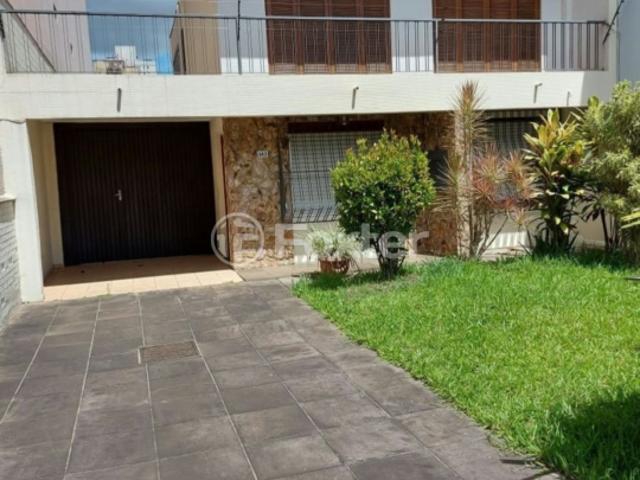 Casa com 3 dormitórios em Porto Alegre