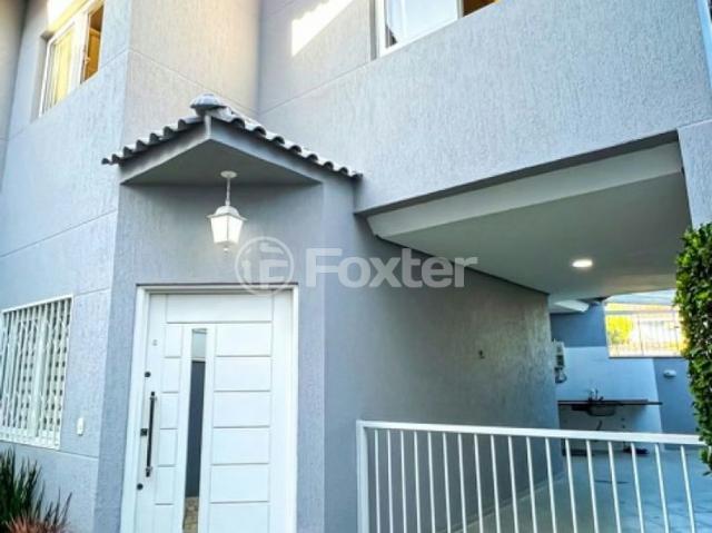 Casa em Condomínio com 3 dormitórios em Porto Alegre
