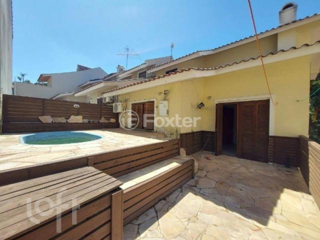 Casa com 3 dormitórios em Porto Alegre