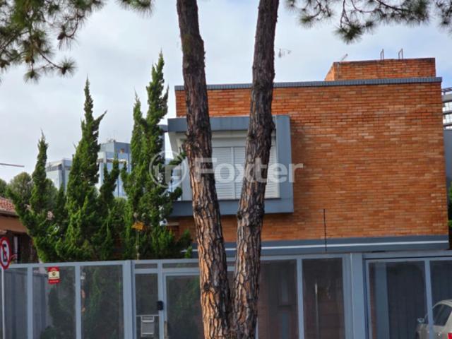 Casa com 3 dormitórios em Porto Alegre