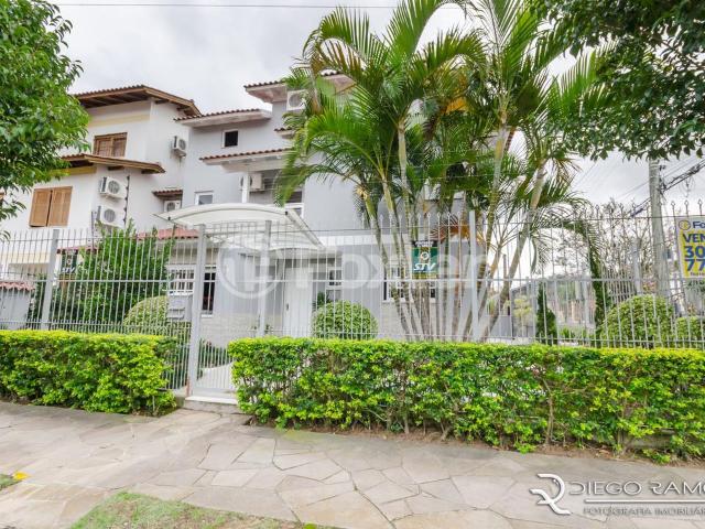 Casa com 3 dormitórios em Porto Alegre