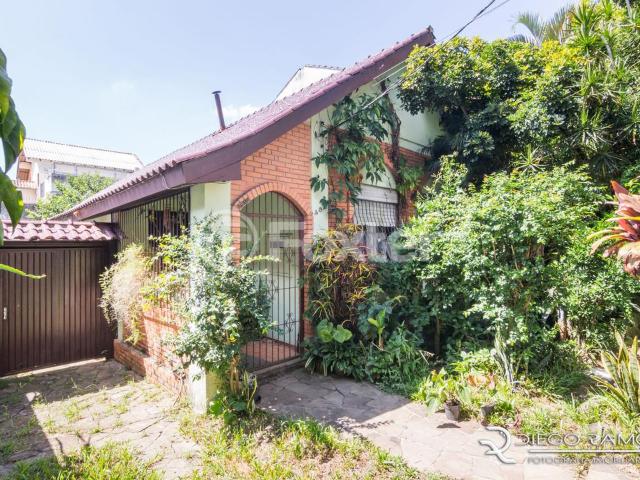Casa com 3 dormitórios em Porto Alegre