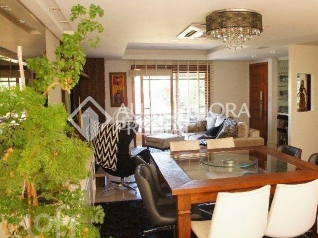 Casa com 3 dormitórios em Porto Alegre