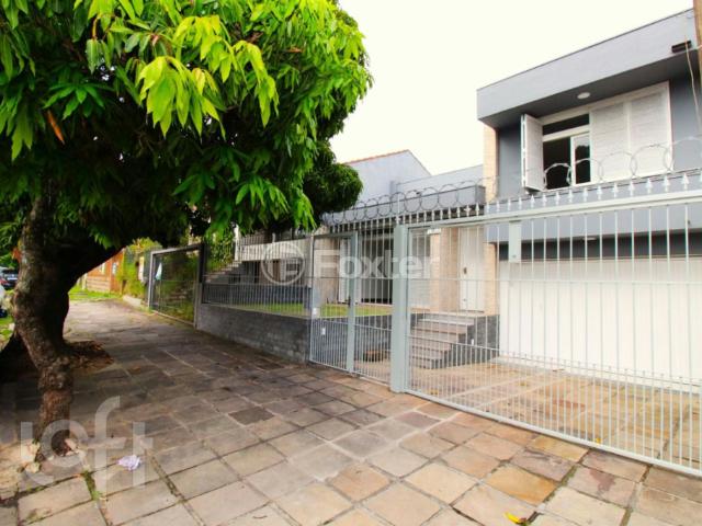 Casa com 3 dormitórios em Porto Alegre