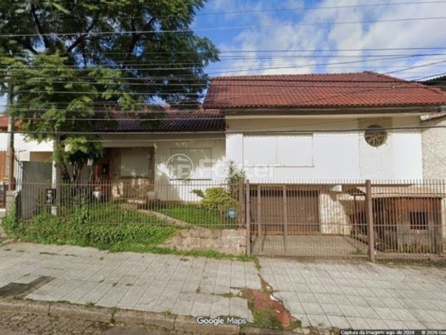 Casa com 4 dormitórios em Porto Alegre