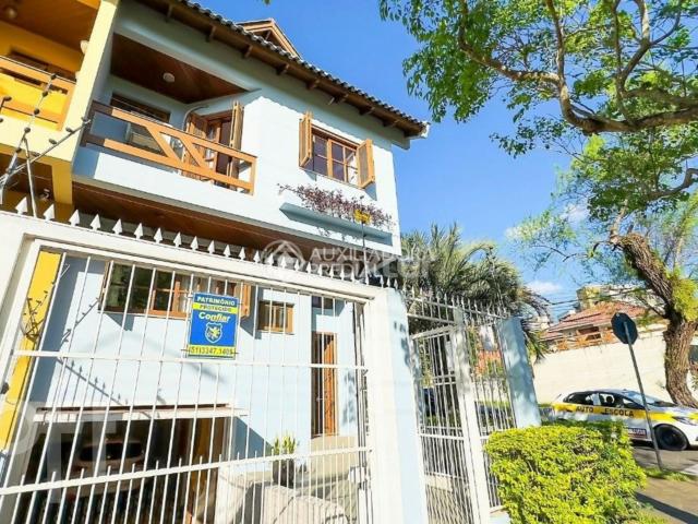 Casa com 3 dormitórios em Porto Alegre