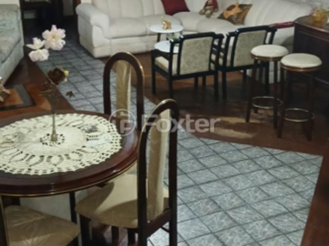 Casa com 4 dormitórios em Porto Alegre