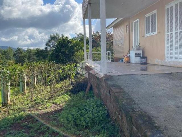 Casa com 3 dormitórios localizada em área central