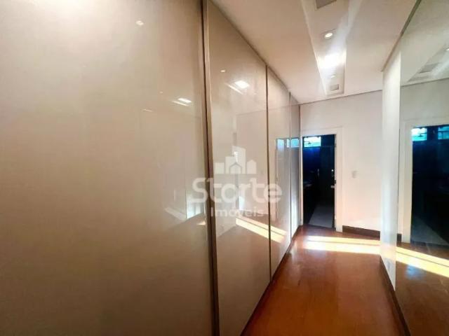 Casa com 3 dormitórios para alugar, 480 m² por R$ 13.000,00/mês Jardim Karaíba Uberlândia/MG