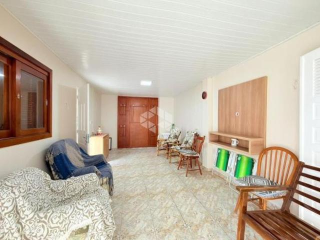 Casa com 3 dormitórios, pátio e anexo nos fundos na Zona Nova de Capão da Canoa