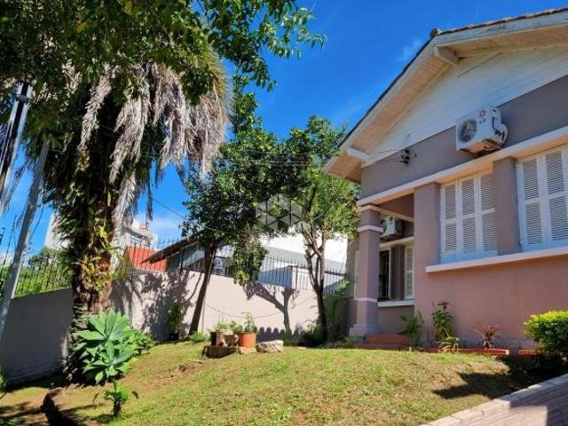 CASA COM 3 DORMITÓRIOS, PÁTIO E VAGAS PARA 2 CARROS NO JARDIM LINDÓIA