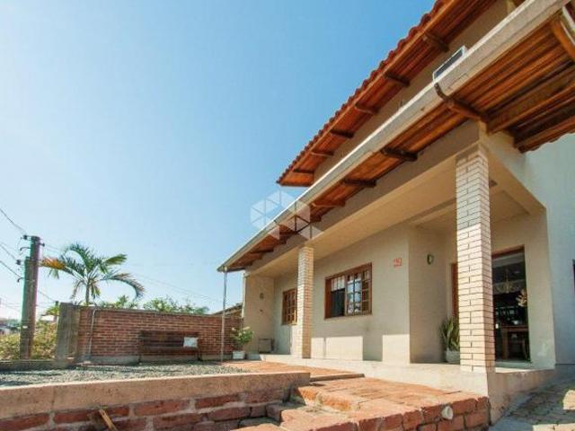 Casa com 3 dormitórios, piscina e muito bem localizado no bairro São João, em Montenegro
