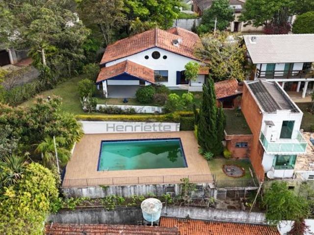Casa com 3 dormitórios, piscina, sauna e churrasqueira na Serra da Cantareira!