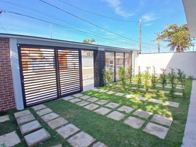 Casa com 3 dormitórios piscina próximo à praia no bairro Cibratel 2 em Itanhaém