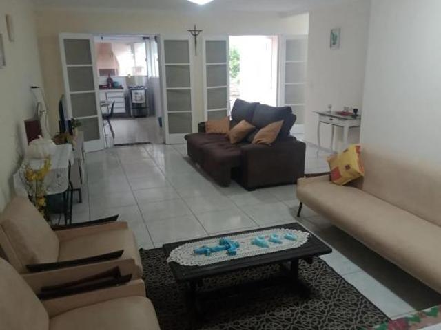 Casa com 3 dormitórios próximo à praia no bairro Cibratel 1