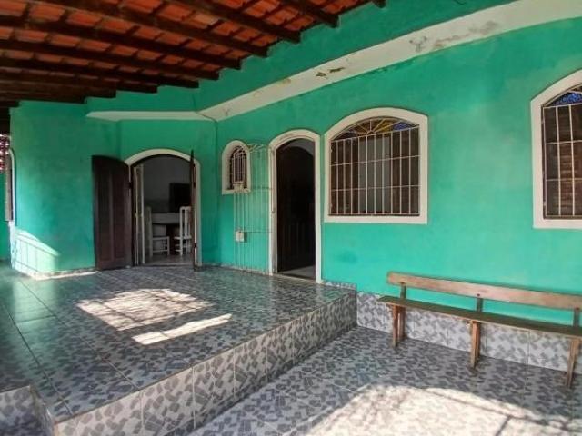 Casa com 3 dormitórios próximo à praia no bairro Jardim Marambá