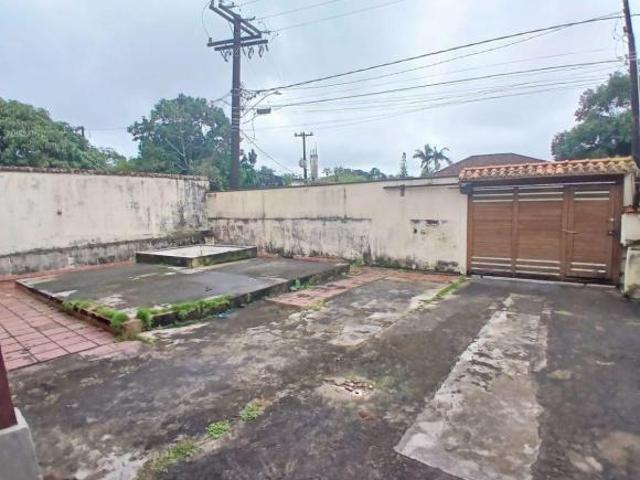 CASA COM 3 DORMITÓRIOS PRÓXIMO A PRAIA NO CENTRO DE ITANHAÉM