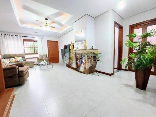 Casa com 3 dormitórios / Suíte no andar térreo / 3 vagas de Garagem /Jardins do Prado