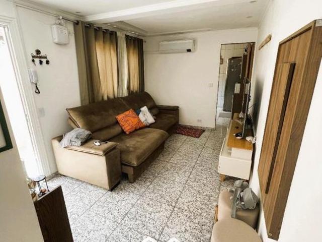 Casa com 3 dormitórios, suíte, e 2 vagas de garagens, para venda em Interlagos