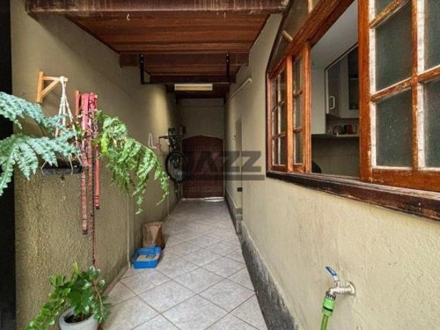 Casa com 3 dormitórios, suíte e churrasqueira no Bosque dos Eucaliptos